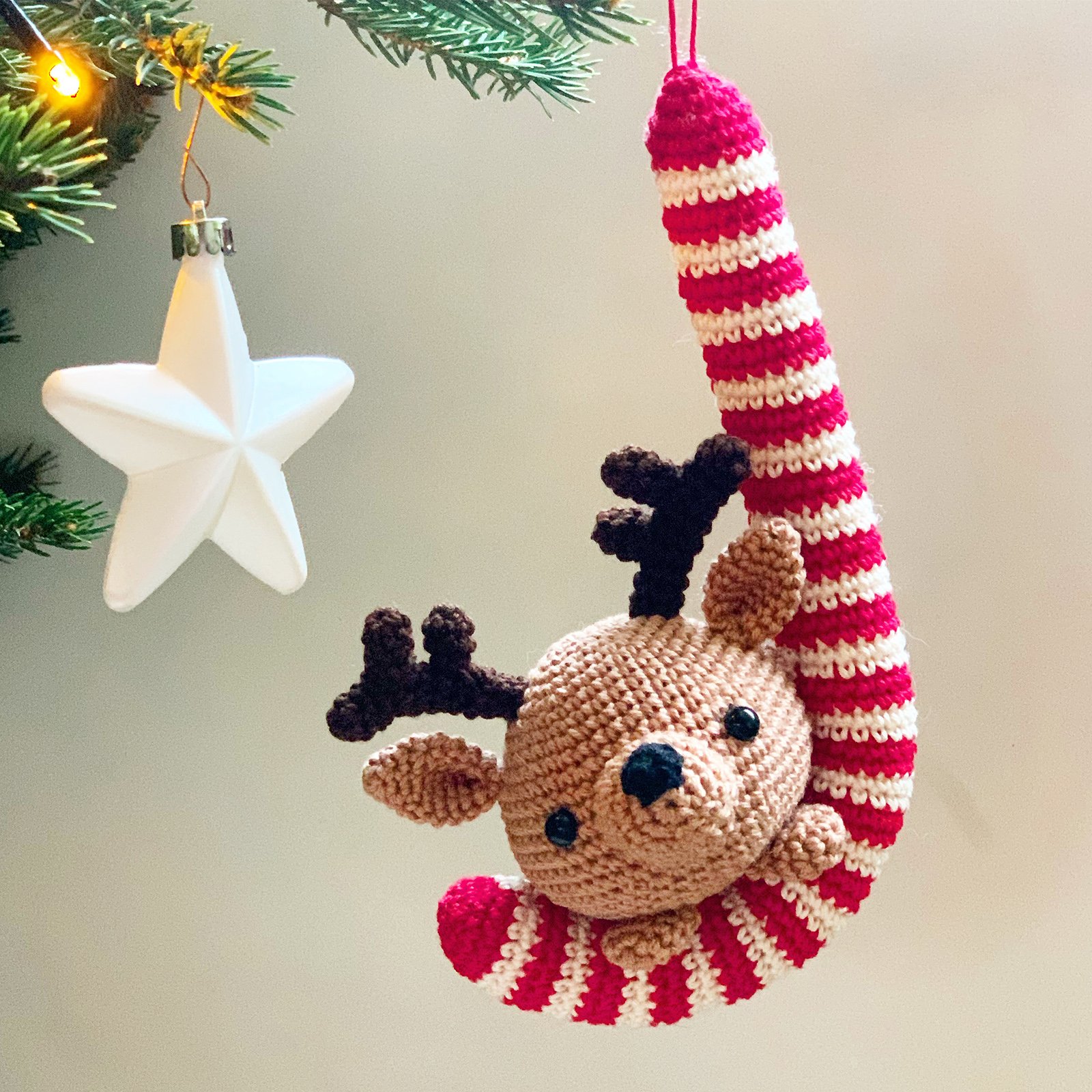 Free Reindeer Christmas ornament crochet pattern - DIY Fluffies