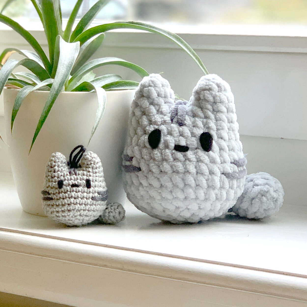 Free Cat Amigurumi Pattern - DIY Fluffies crochet patterns